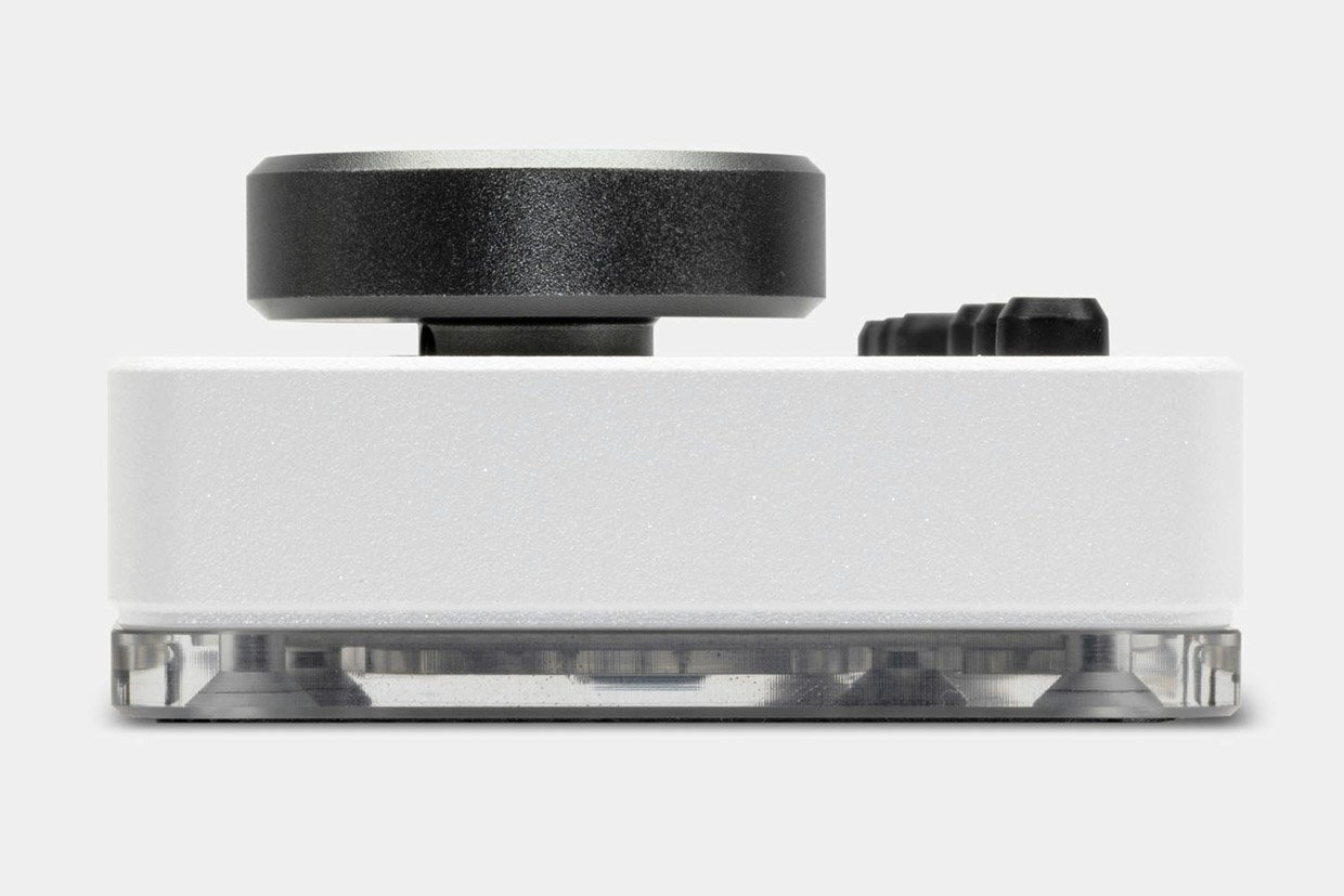 Stay in Control with the DOIO Aluminum Alloy Encoder Console Stay in Control with the DOIO Aluminum Alloy Encoder Console