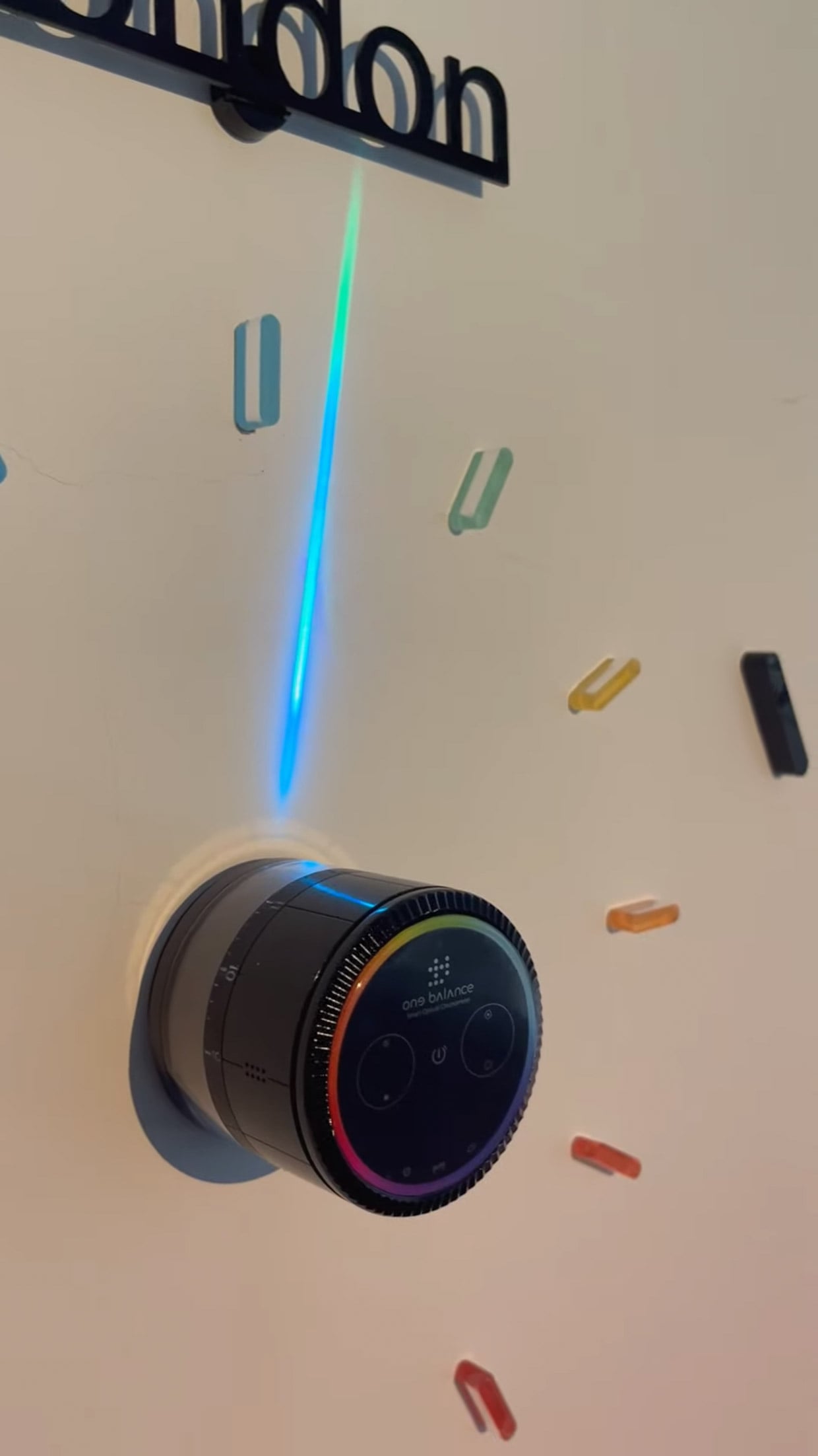 The Hubble Traveller Smart Dot Clock Tells Time with Beams of Light
