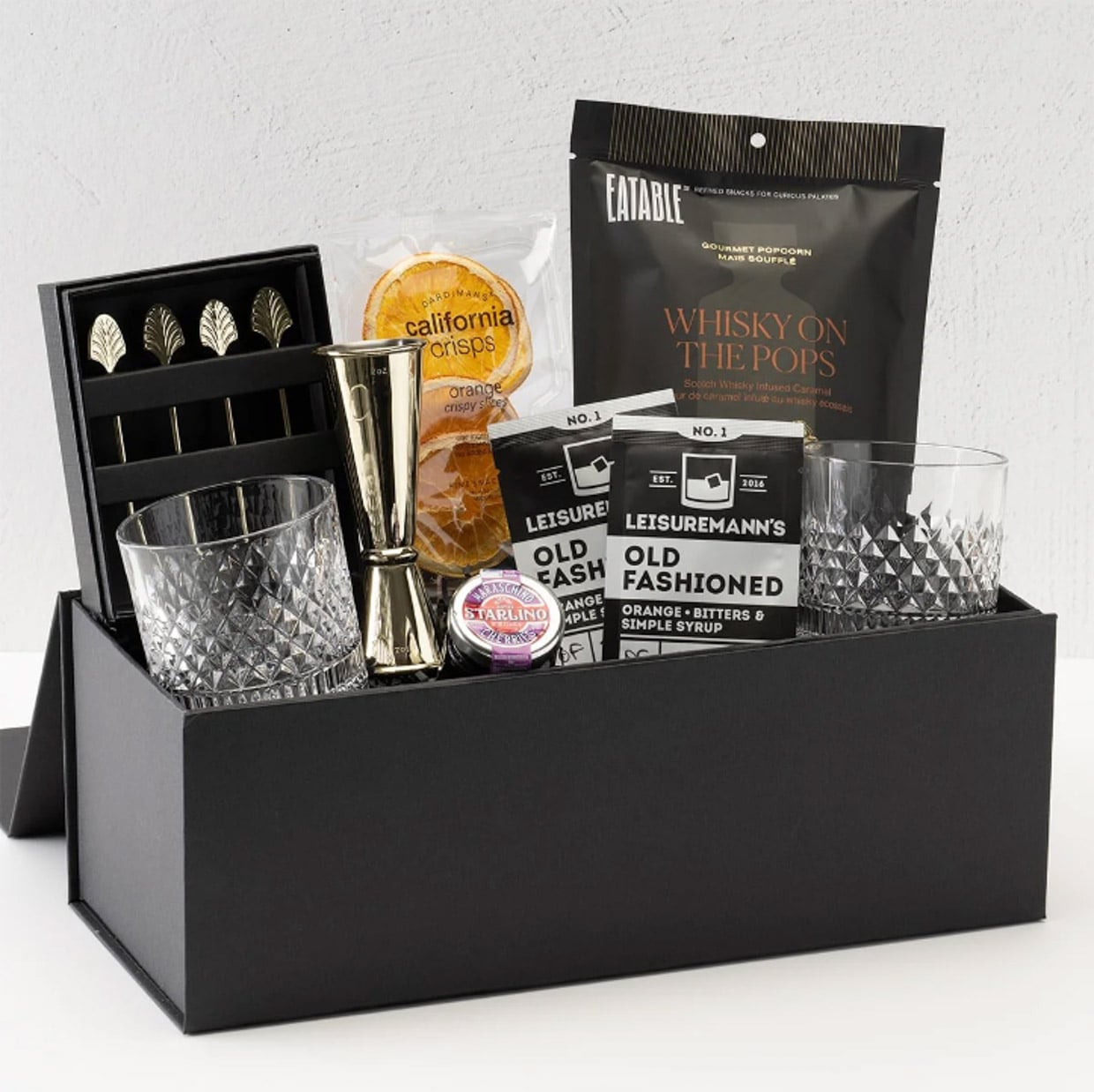 This Old Fashioned Mixology Kit Makes a Great Gift for Whiskey Drinkers