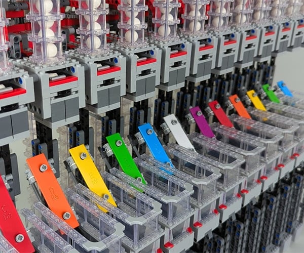 A LEGO Xylophone Machine That Recycles Its Notes for Infinite Music
