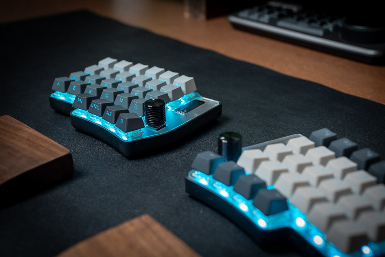 Zythe Wireless Split Keyboard Puts Comfort and Style at Your Fingertips