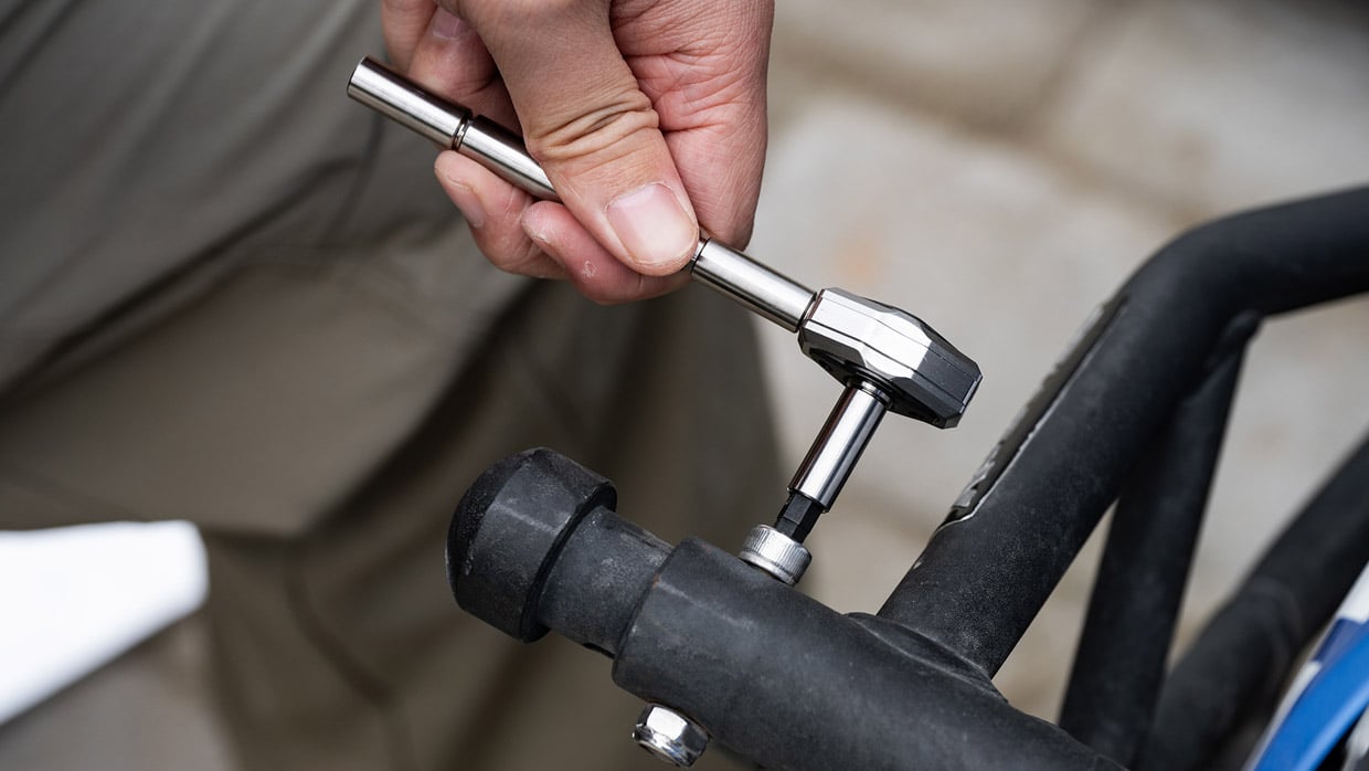 Titaner Tight-Swing Ratchet Driver Squeezes Into Tight Spaces