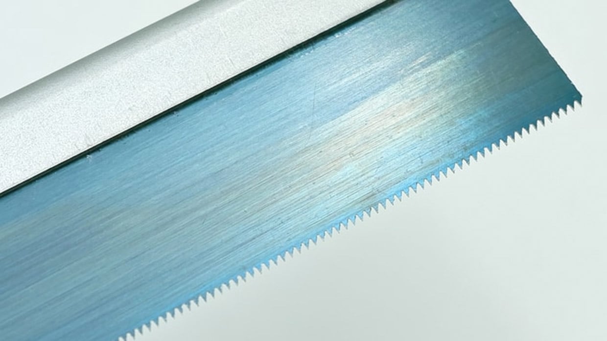 This Precision Hobby Saw Is Just 0.1mm Thick