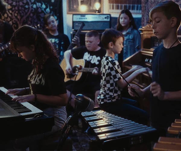 Kids Cover Mazzy Star’s “Fade Into You”