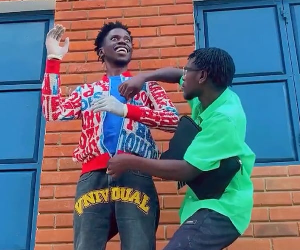 A DIY Smart Mirror That Works Like Minority Report