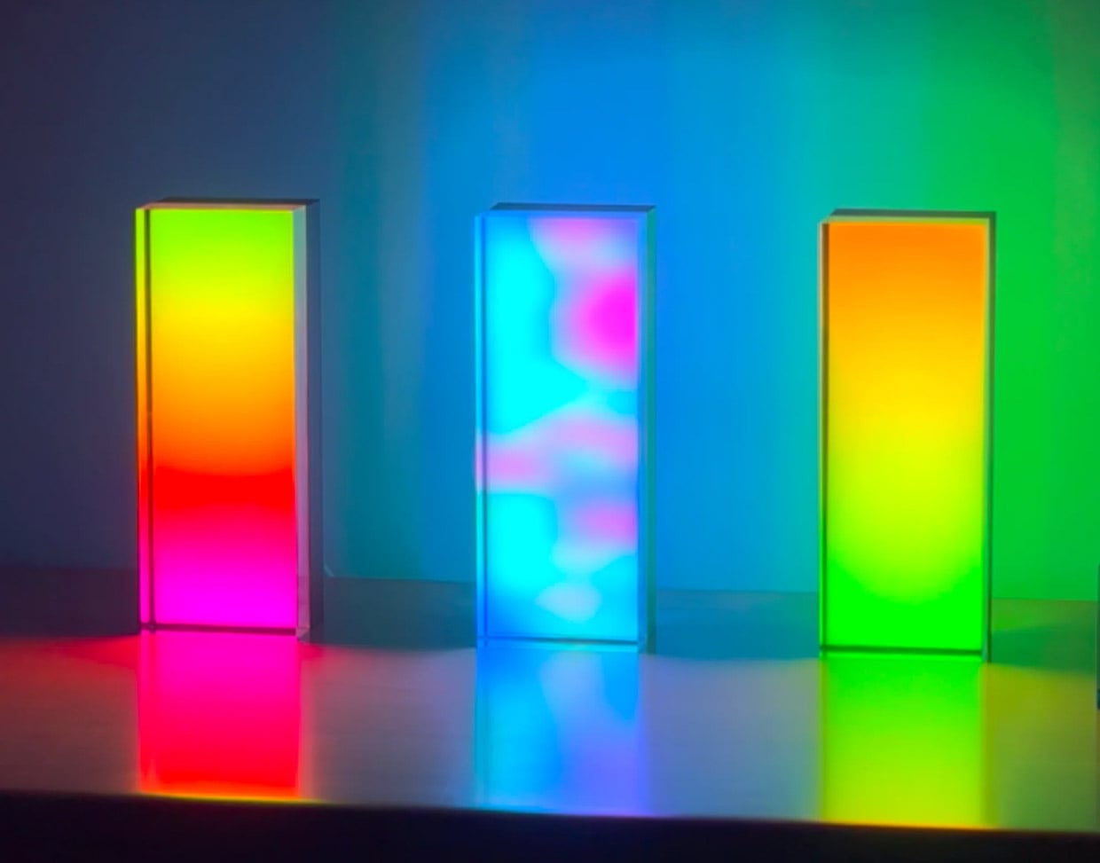 This Programmable LED Light Creates Soft Color Gradients