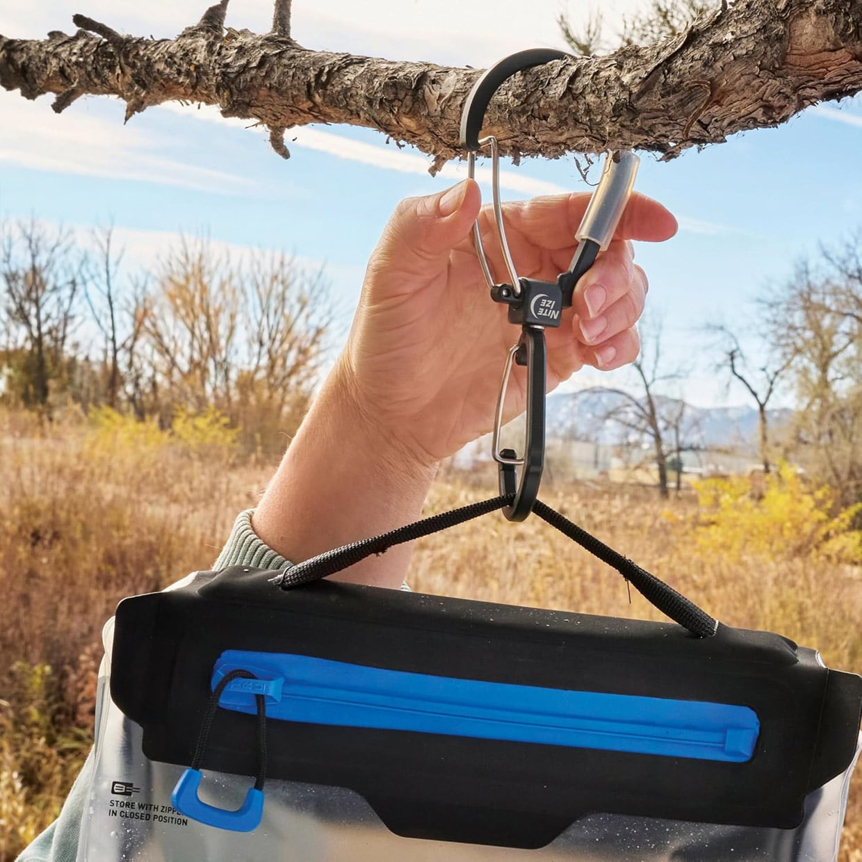 Nite Ize Dual Carabiner Clip Has a 360° Swivel and Folding Design