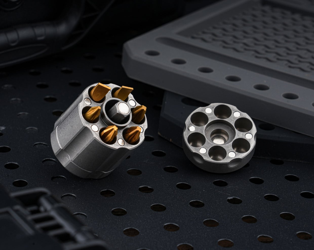 The Revolver S Is a Six-Shooter Screwdriver for Your Tool Kit