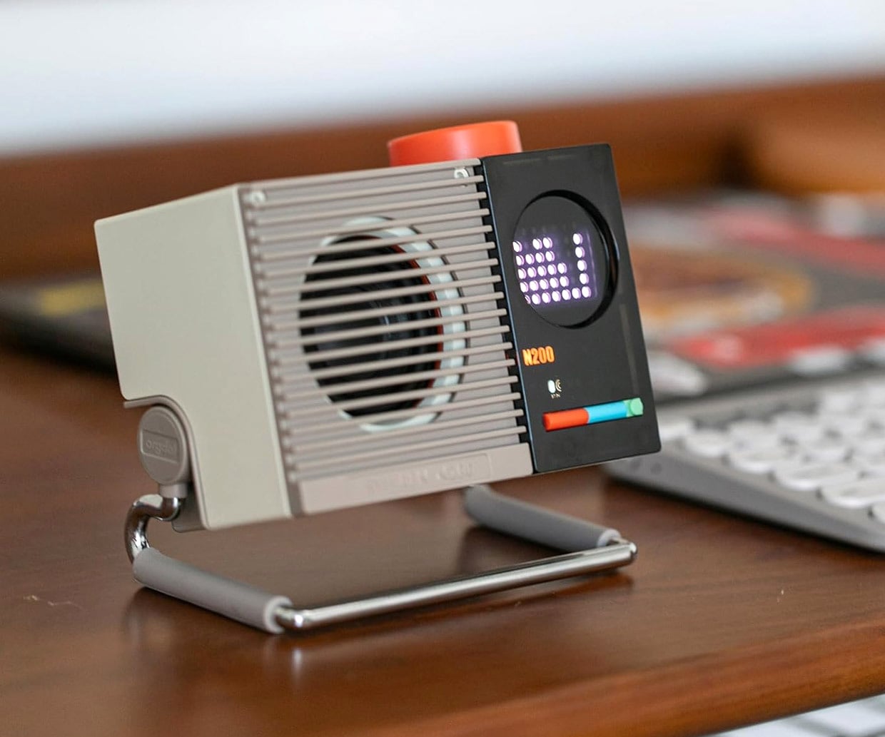 Syitren N200, a Retrofuturist Bluetooth Speaker With Sci-Fi Vibes